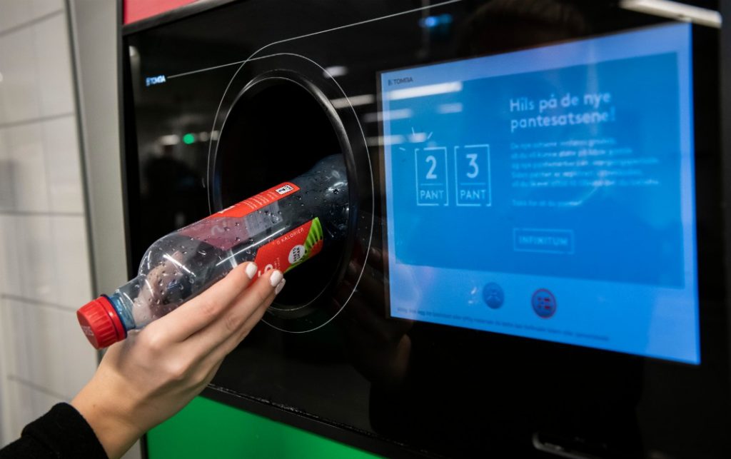 350 millioner bokser og flasker med drikke selges i sommer. Pantingen ...